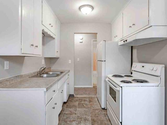 1 & Bedrooms Walking distance to McCarrons Lake! 1 Bedroom Apartment for Rent at 166 Mccarrons Blvd N, Roseville, MN 55113 Roseville