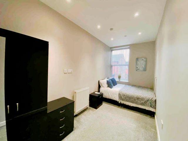 1 Beds 3 Baths
