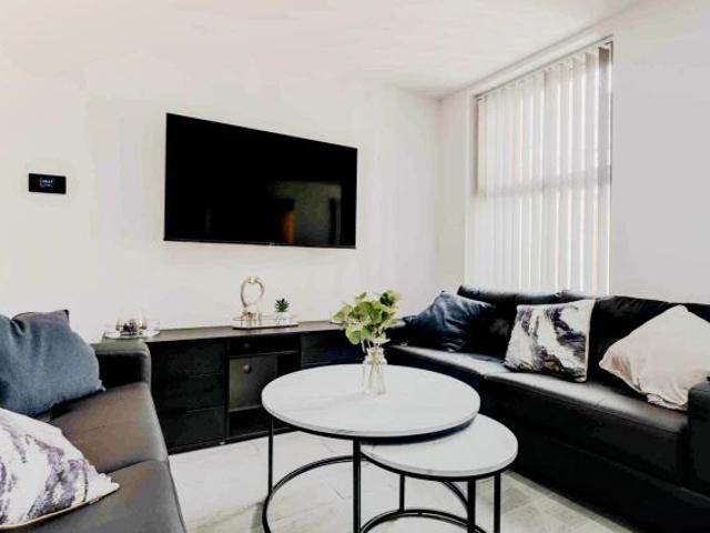 1 Beds 1 Baths
