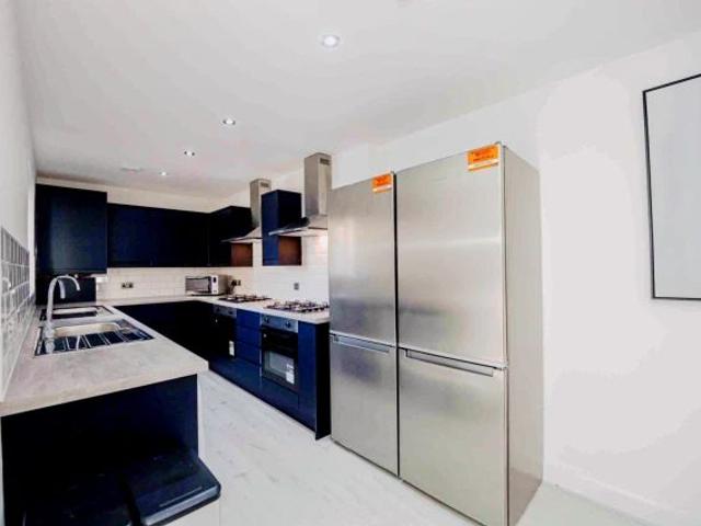 1 Beds 6 Baths