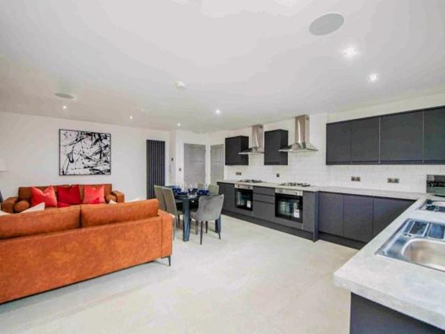 1 Beds 6 Baths