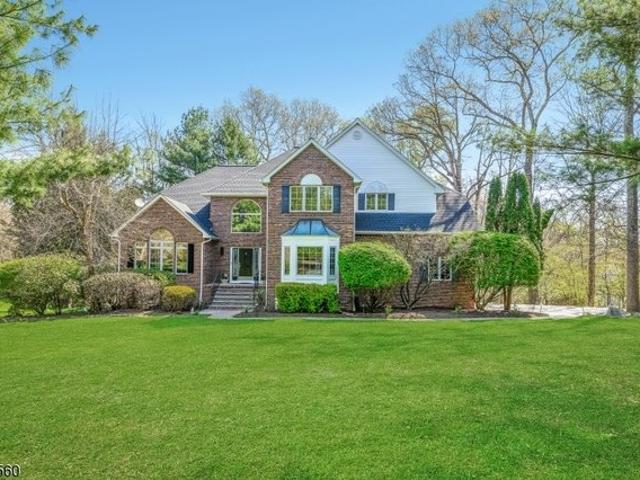 1 Bell Ct, Chester Township, NJ 07930