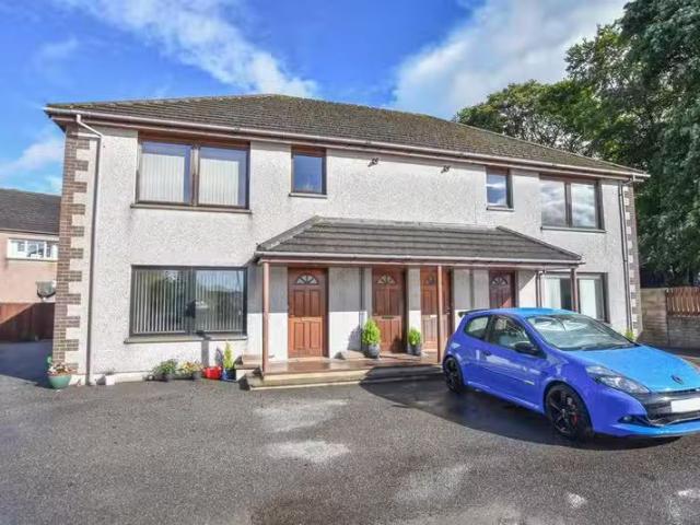1 Ben Wyvis View, Barn Church Road. 2 bed flat for sale £145.