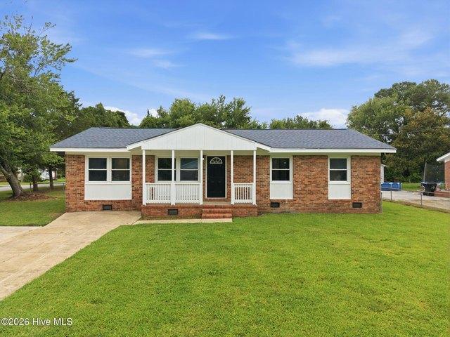 1 Berkshire Dr, Jacksonville, NC 28546
