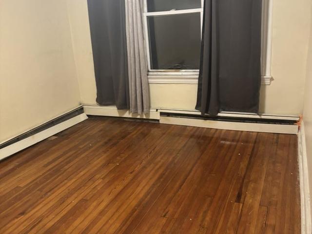 1 big room available in a 3 bedroom apartment