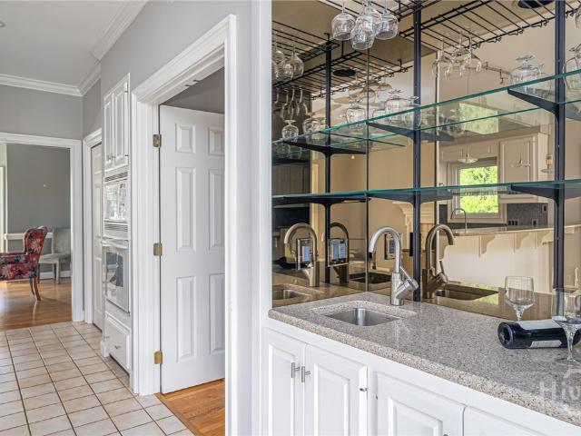 1 Bishopwood Court