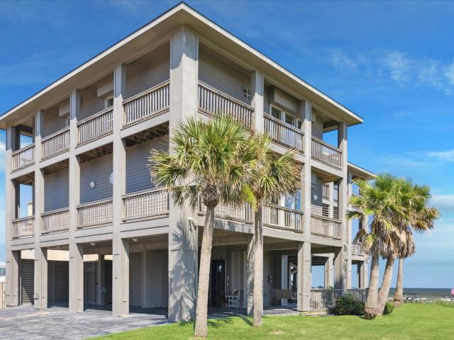 1 Blue Heron Cir Drive