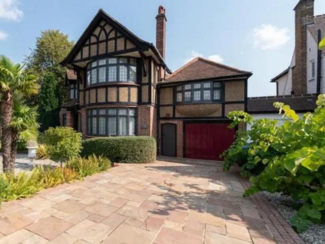 1 Bourne Avenue, London, N14 6PB, United Kingdom | 5 bed house for rent #137018401 | Rentberry
