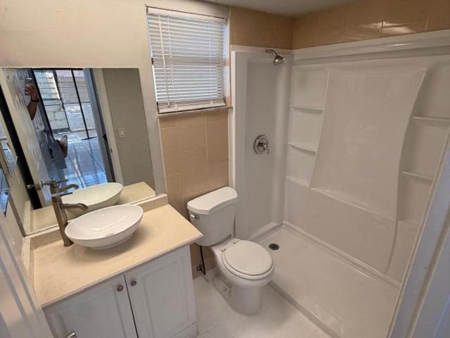 1 BR bathroom apartment
