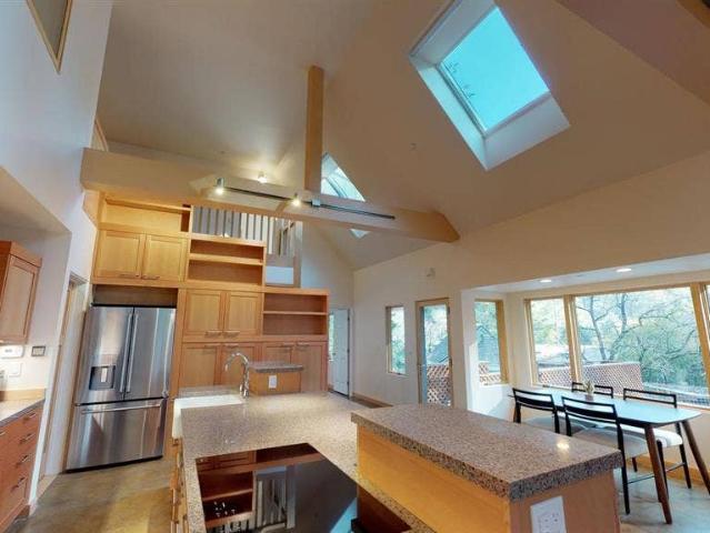1 BR in Oakland