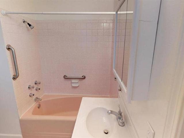 1 BR in Oakland