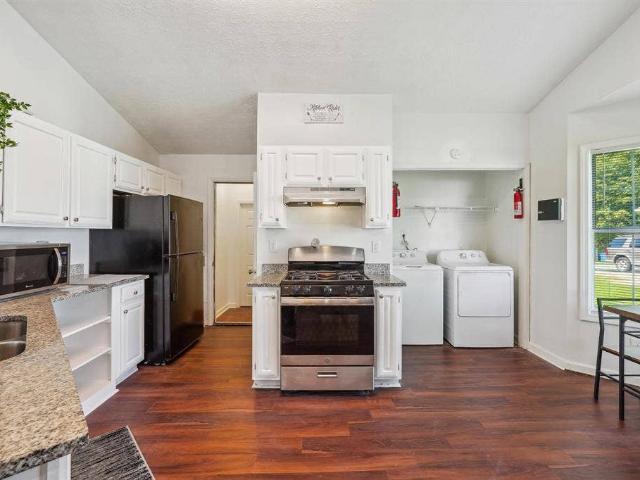 2 BR in College Park