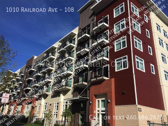 1 BR, 1.5 BA Apartment 1010 Railroad Ave, Bellingham, WA 98225