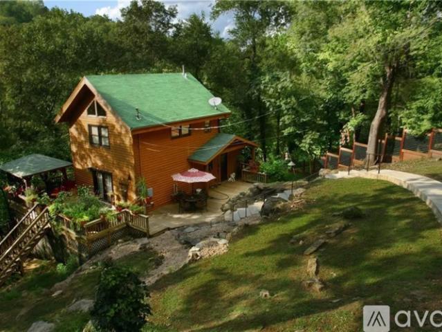 1 BR, 1.5 BA Apartment 10 Vine Street, Eureka Springs, AR 72632