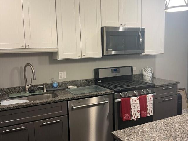1 BR, 1.5 BA Apartment 1202 Waukegan Rd, Glenview, IL 60025