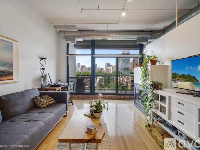 1 BR, 1.5 BA Apartment 1530 South State Street, Unit 409, Chicago, IL 60605