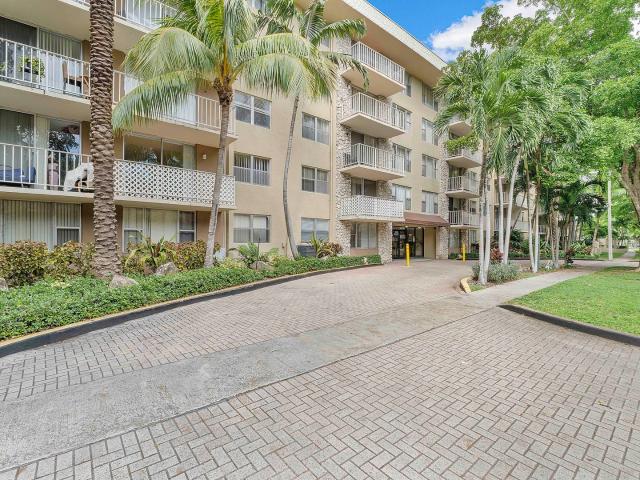 1 BR, 1.5 BA Apartment 1805 Sans Souci Blvd, North Miami, FL 33181