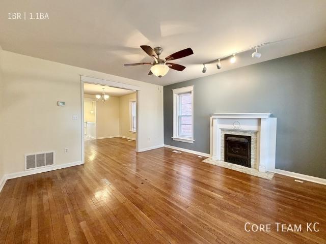 1 BR, 1.5 BA Apartment 2535 Cherry St Kansas City, MO 64108