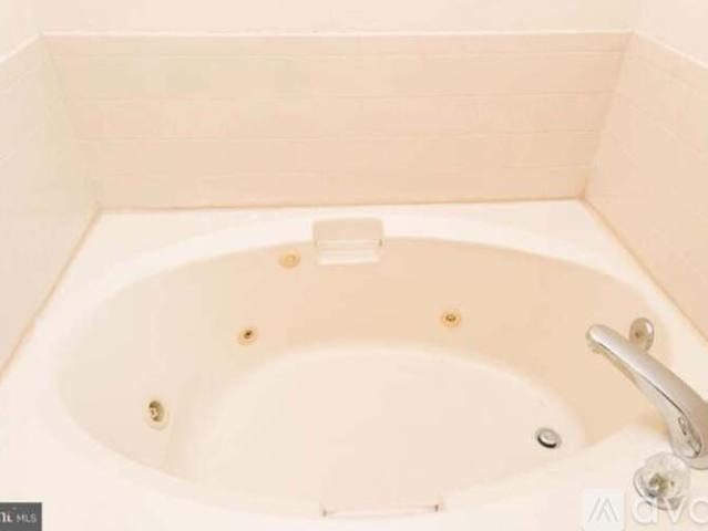 1 BR, 1.5 BA Apartment 3292 Huntington Circle, Waldorf, MD 20602
