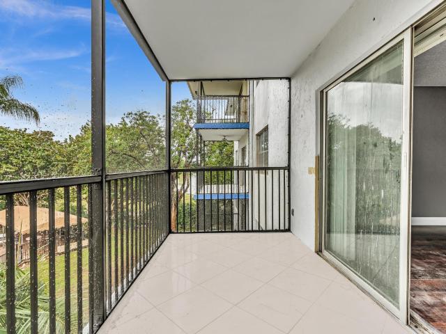 1 BR, 1.5 BA Apartment 5961 N Falls Circle Dr. 309, Lauderhill, FL 33319