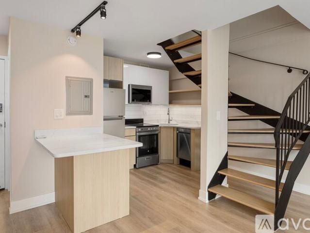 1 BR, 1.5 BA Apartment 6166 N Sheridan Rd, Unit 18G, Chicago, IL 60660