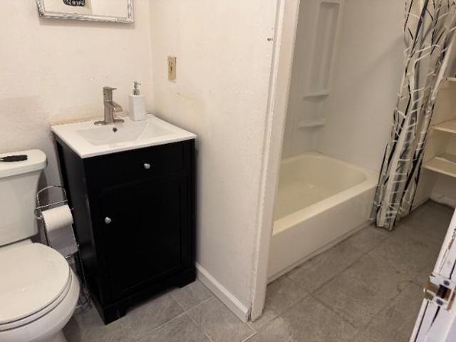 1 Br, 1 bath, Townhouse/Brownstone/RowHouse 104 Massachusetts Ave