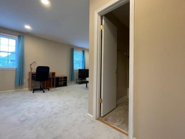1 Br, 1 bath, Townhouse/Brownstone/RowHouse 10540 Assembly Dr