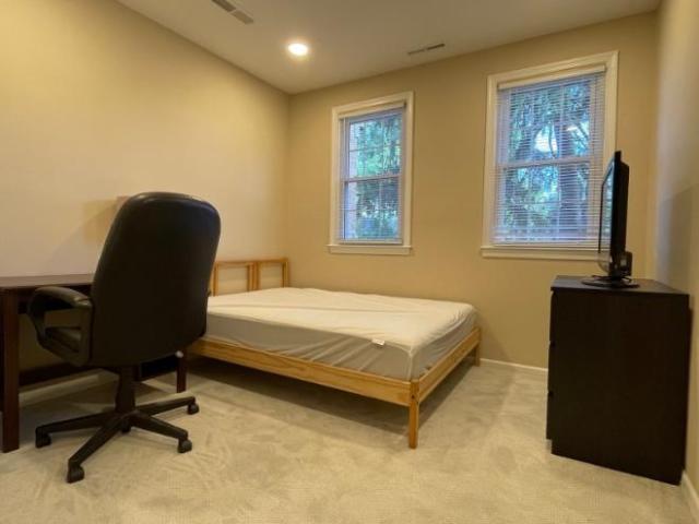 1 Br, 1 bath, Townhouse/Brownstone/RowHouse 10540 Assembly Dr