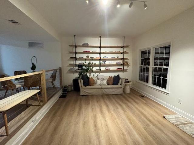 1 Br, 1 bath, Townhouse/Brownstone/RowHouse 10131 Maple Leaf Drive