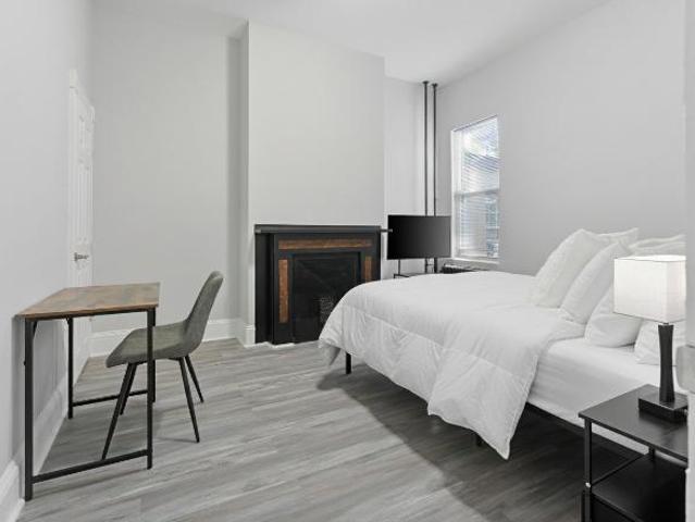 1 Br, 1 bath, Townhouse/Brownstone/RowHouse 1023 Harlem Ave