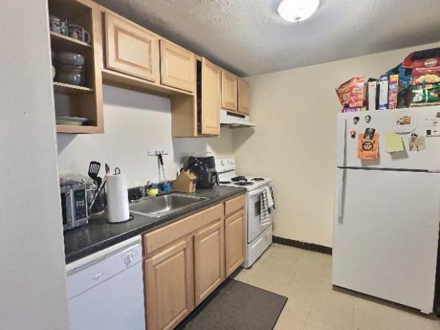 1 Br, 1 bath, Townhouse/Brownstone/RowHouse 1039 Commonwealth Avenue