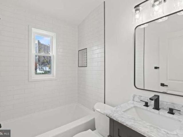 1 Br, 1 bath, Townhouse/Brownstone/RowHouse 10 E Taylor Run Pkwy