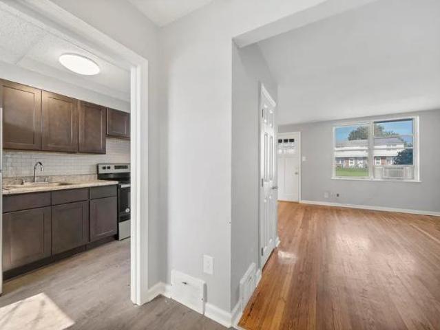 1 Br, 1 bath, Townhouse/Brownstone/RowHouse 114 Wayne Rd