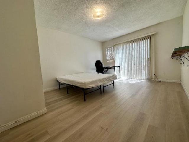 1 Br, 1 bath, Townhouse/Brownstone/RowHouse 11510 Ohio Ave