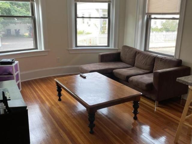 1 Br, 1 bath, Townhouse/Brownstone/RowHouse 11 Seaverns Avenue