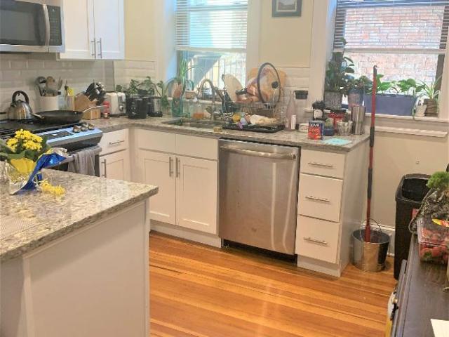 1 Br, 1 bath, Townhouse/Brownstone/RowHouse 11 Seaverns Avenue