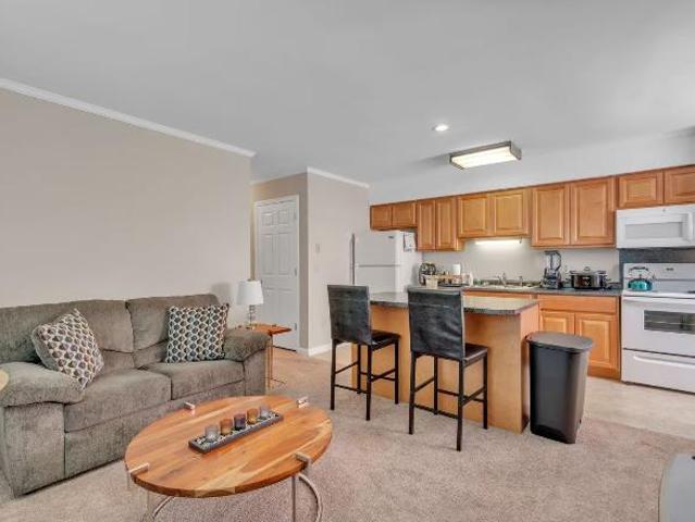 1 Br, 1 bath, Townhouse/Brownstone/RowHouse 1208 Seachase Ln