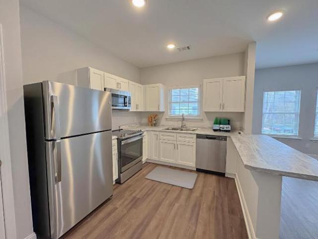 1 Br, 1 bath, Townhouse/Brownstone/RowHouse 130 Briarwood Road