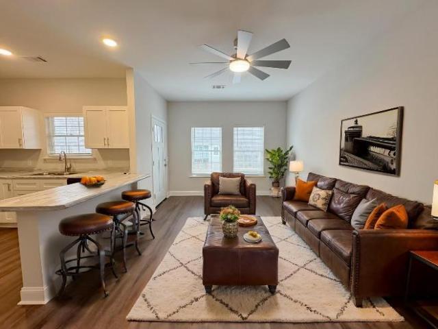 1 Br, 1 bath, Townhouse/Brownstone/RowHouse 130 Briarwood Road