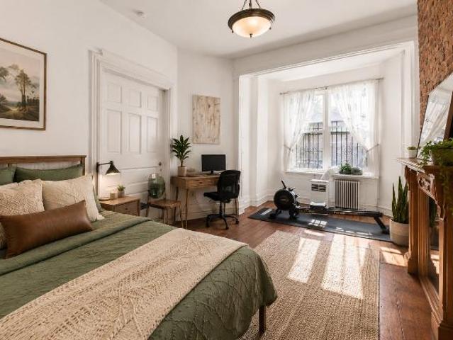 1 Br, 1 bath, Townhouse/Brownstone/RowHouse 132 Broadway