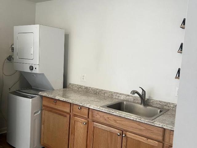 1 Br, 1 bath, Townhouse/Brownstone/RowHouse 14189 Hunters Run Way