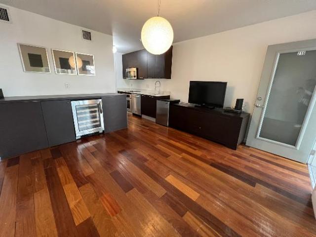 1 Br, 1 bath, Townhouse/Brownstone/RowHouse 1560 Pennsylvania Ave
