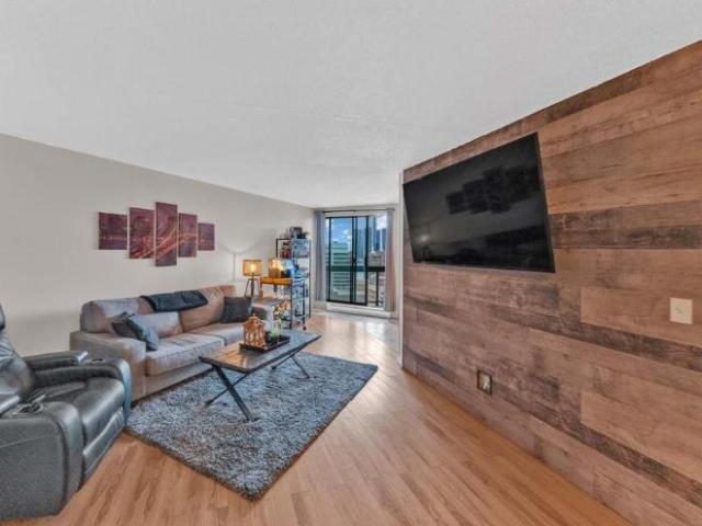 1 Br, 1 bath, Townhouse/Brownstone/RowHouse 150 Park St W