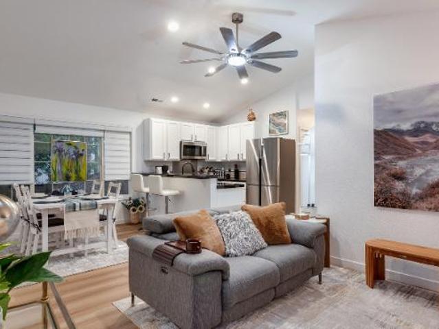1 Br, 1 bath, Townhouse/Brownstone/RowHouse 15270 SW Springdale Ct