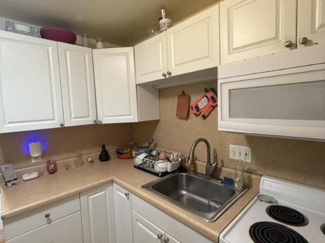 1 Br, 1 bath, Townhouse/Brownstone/RowHouse 171 South St