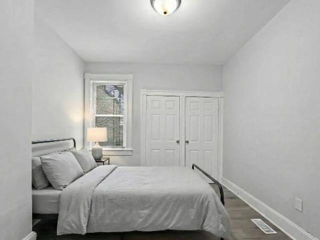1 Br, 1 bath, Townhouse/Brownstone/RowHouse 1728 N Ashburton St