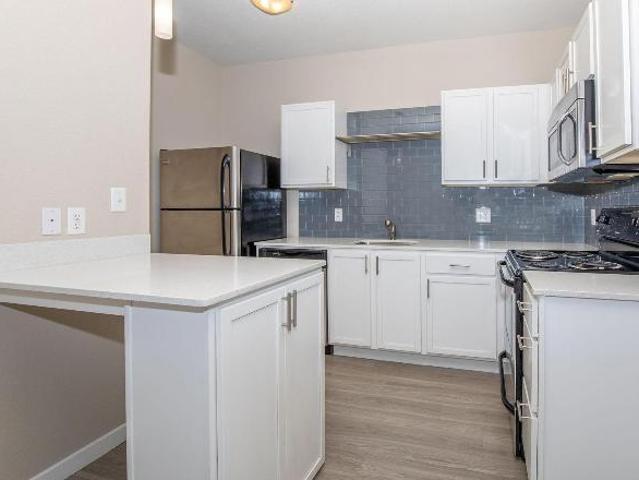 1 Br, 1 bath, Townhouse/Brownstone/RowHouse 19766 Pikes Peak Ave