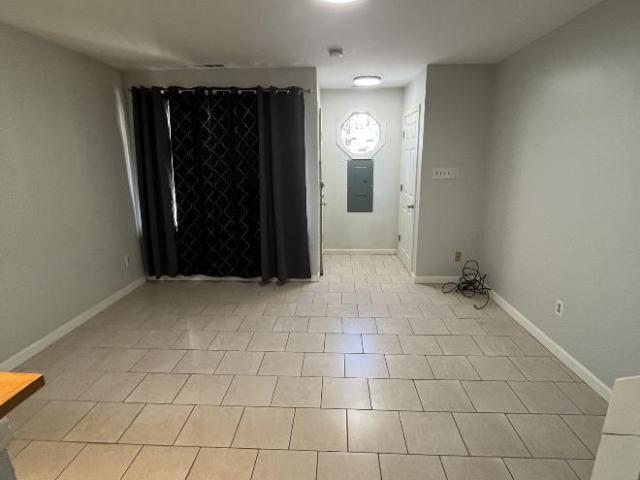 1 Br, 1 bath, Townhouse/Brownstone/RowHouse 207 Newtowne Sq