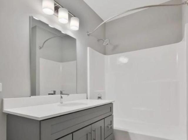 1 Br, 1 bath, Townhouse/Brownstone/RowHouse 208 N Prairie Rd