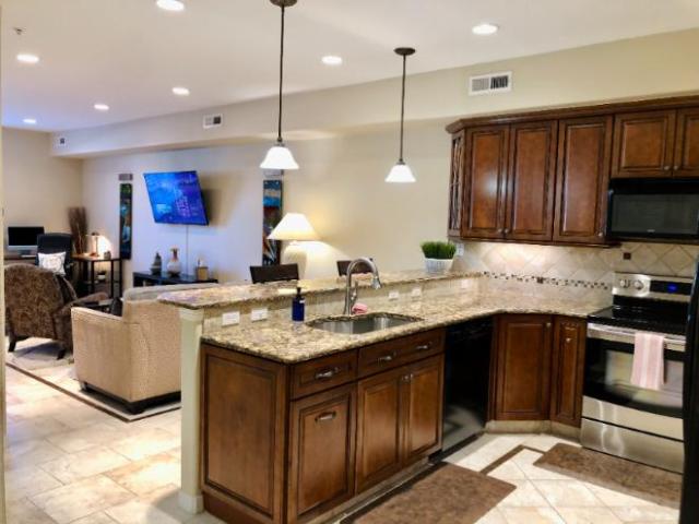 1 Br, 1 bath, Townhouse/Brownstone/RowHouse 239 E Fountain Blvd
